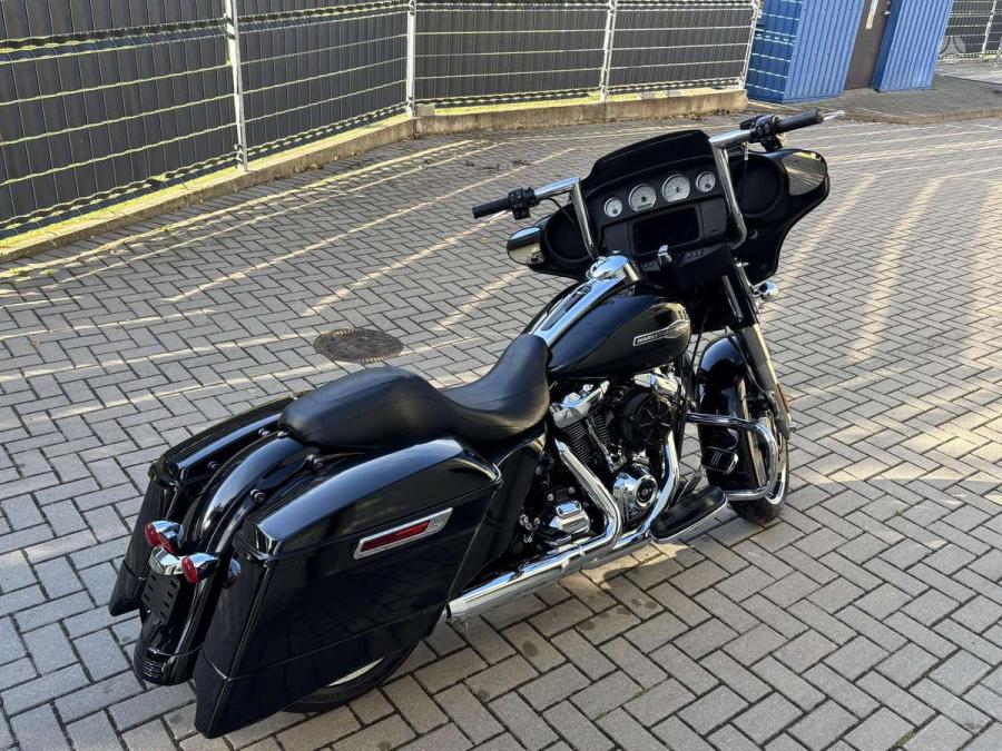 Харли-Девидсон Street Glide FLHX 2023 в Шяуляй, объемом двигателя 1.75 л и пробегом 9 тыс. км за 12800 €, фото 1 на AUTOMOTO.COM.LV