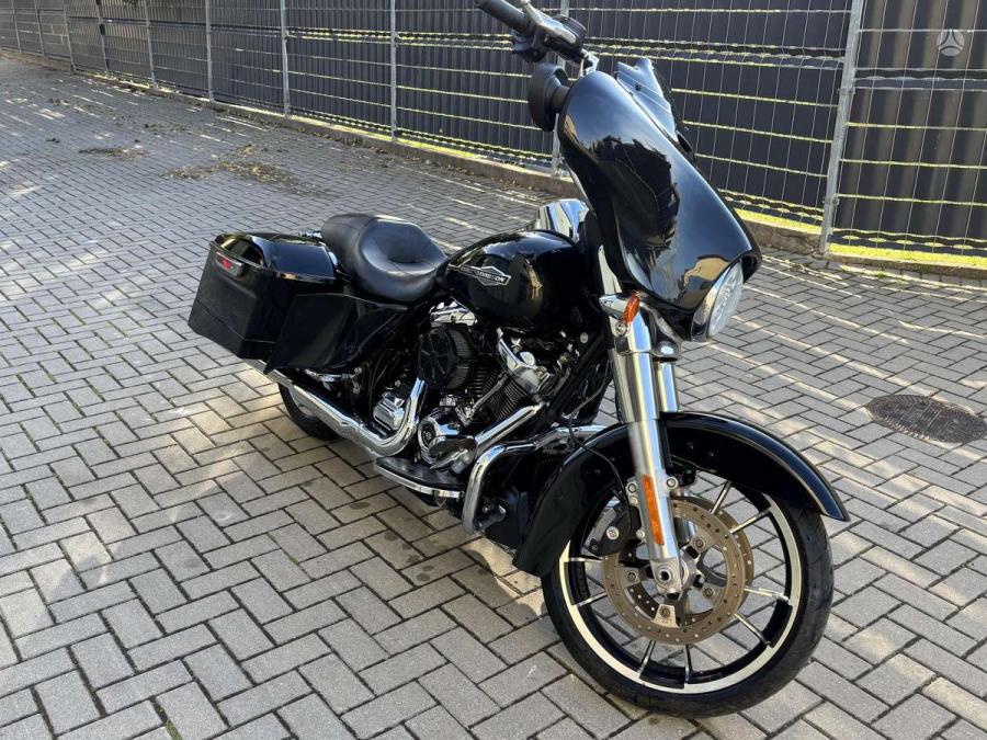 Харли-Девидсон Street Glide FLHX 2023 в Шяуляй, объемом двигателя 1.75 л и пробегом 9 тыс. км за 12800 €, фото 4 на AUTOMOTO.COM.LV