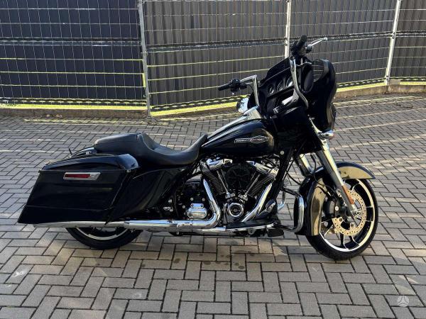 Harley-Davidson Street Glide FLHX 2023 in Siauliai, with an engine capacity of 1.75 L and mileage of 9 thousand km for 12800 €, photo 11 on AUTOMOTO.COM.LV
