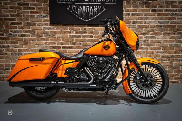 Orange Harley-Davidson Street Glide FLHX 2013 in Kaunas, with an engine capacity of 1.69 L and mileage of 52 thousand km for 13444 €, photo 2 on AUTOMOTO.COM.LV