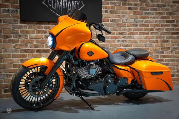 Orange Harley-Davidson Street Glide FLHX 2013 in Kaunas, with an engine capacity of 1.69 L and mileage of 52 thousand km for 13444 €, photo 3 on AUTOMOTO.COM.LV