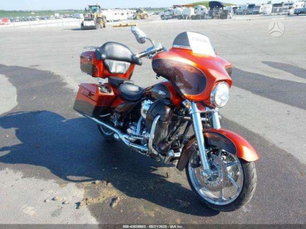 Красный Харли-Девидсон Street Glide FLHX 2012 в Клайпеда, объемом двигателя 1.80 л и пробегом 39 тыс. км за 7900 €, фото 1 на AUTOMOTO.COM.LV