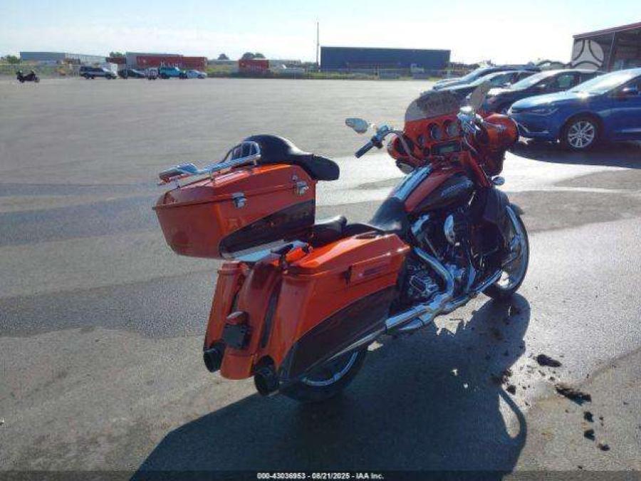 Red Harley-Davidson Street Glide FLHX 2012 in Klaipeda, with an engine capacity of 1.80 L and mileage of 39 thousand km for 7900 €, photo 4 on AUTOMOTO.COM.LV