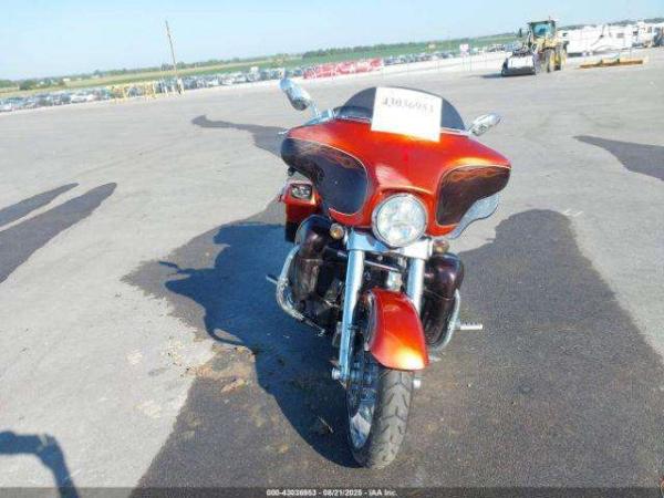 Красный Харли-Девидсон Street Glide FLHX 2012 в Клайпеда, объемом двигателя 1.80 л и пробегом 39 тыс. км за 7900 €, фото 5 на AUTOMOTO.COM.LV