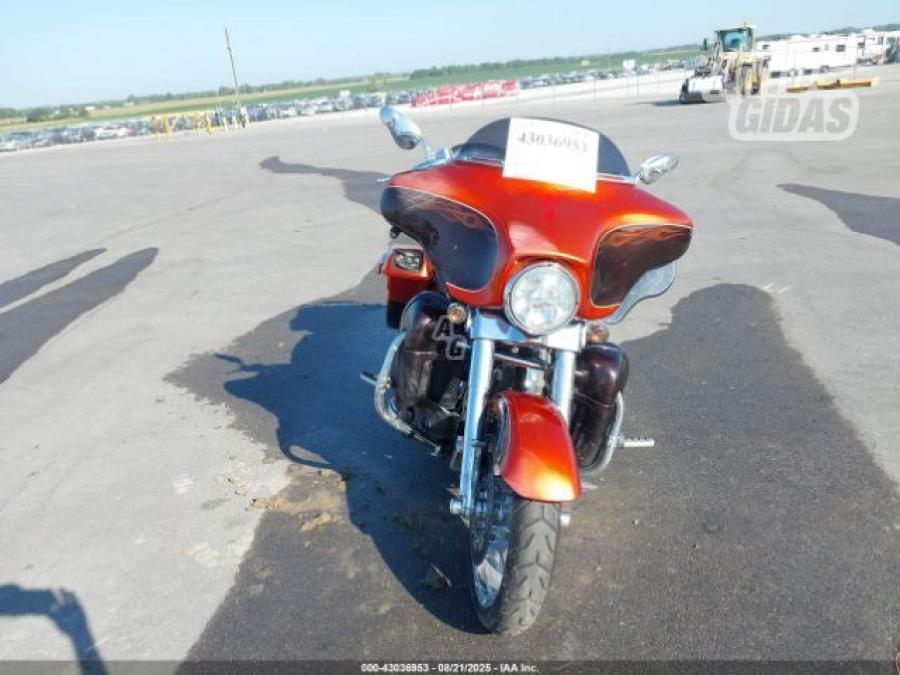 Red Harley-Davidson Street Glide FLHX 2012 in Klaipeda, with an engine capacity of 1.80 L and mileage of 24 thousand km for 7900 €, photo 5 on AUTOMOTO.COM.LV