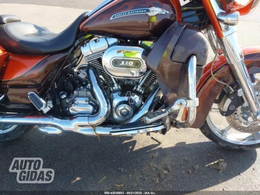 Red Harley-Davidson Street Glide FLHX 2012 in Klaipeda, with an engine capacity of 1.80 L and mileage of 24 thousand km for 7900 €, photo 8 on AUTOMOTO.COM.LV