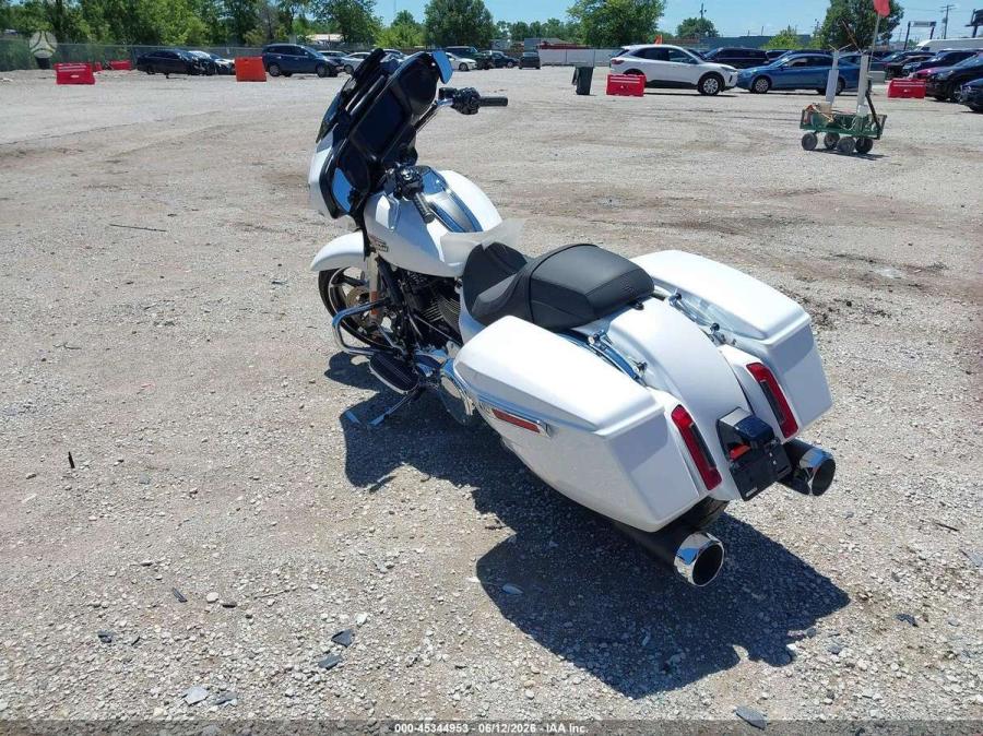 White Harley-Davidson Street Glide FLHX 2025 in Siauliai, with an engine capacity of 1.94 L and mileage of 1 thousand km for 18755 €, photo 1 on AUTOMOTO.COM.LV