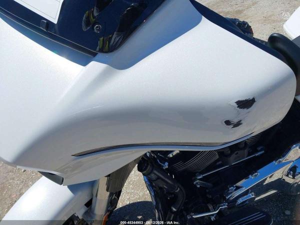 White Harley-Davidson Street Glide FLHX 2025 in Siauliai, with an engine capacity of 1.94 L and mileage of 1 thousand km for 18755 €, photo 5 on AUTOMOTO.COM.LV