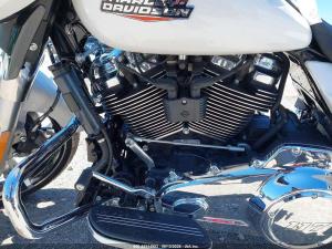 White Harley-Davidson Street Glide FLHX 2025 in Siauliai, with an engine capacity of 1.94 L and mileage of 1 thousand km for 18755 €, photo 9 on AUTOMOTO.COM.LV