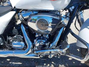 White Harley-Davidson Street Glide FLHX 2025 in Siauliai, with an engine capacity of 1.94 L and mileage of 1 thousand km for 18755 €, photo 10 on AUTOMOTO.COM.LV