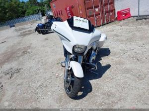 White Harley-Davidson Street Glide FLHX 2025 in Siauliai, with an engine capacity of 1.94 L and mileage of 1 thousand km for 18755 €, photo 13 on AUTOMOTO.COM.LV