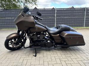 White Harley-Davidson Street Glide FLHX 2025 in Siauliai, with an engine capacity of 1.94 L and mileage of 1 thousand km for 18755 €, photo 18 on AUTOMOTO.COM.LV