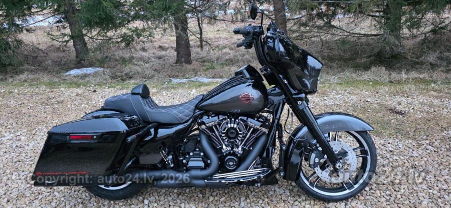 Grey Harley-Davidson Street Glide 2017 in Riga, with an engine capacity of 1.75 L and mileage of 21 thousand km for 14999 €, photo 3 on AUTOMOTO.COM.LV