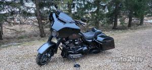 Grey Harley-Davidson Street Glide 2017 in Riga, with an engine capacity of 1.75 L and mileage of 21 thousand km for 14999 €, photo 8 on AUTOMOTO.COM.LV