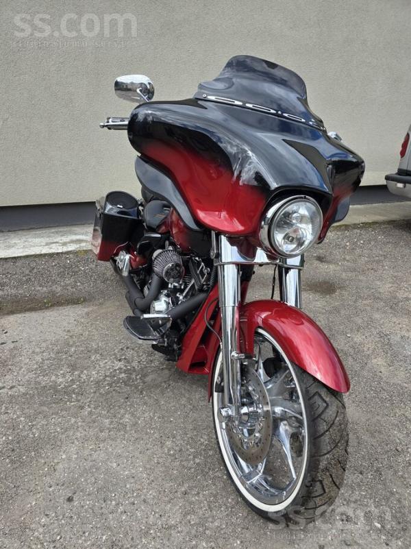 Harley-Davidson Street Glide 2013 in Riga, with an engine capacity of 1.69 L and mileage of 0 thousand km for 14900 €, photo 3 on AUTOMOTO.COM.LV