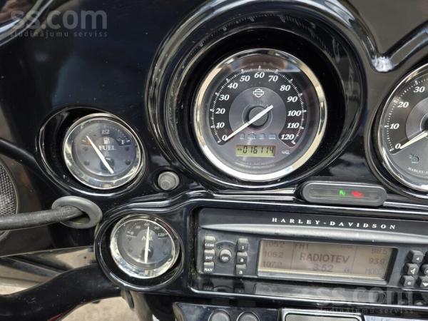Harley-Davidson Street Glide 2013 in Riga, with an engine capacity of 1.69 L and mileage of 0 thousand km for 14900 €, photo 5 on AUTOMOTO.COM.LV