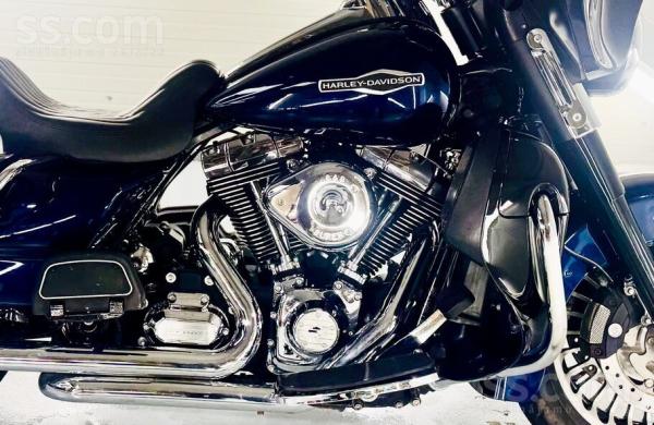 Harley-Davidson Street Glide 2013 in Riga, with an engine capacity of 1.69 L and mileage of 0 thousand km for 14000 €, photo 1 on AUTOMOTO.COM.LV
