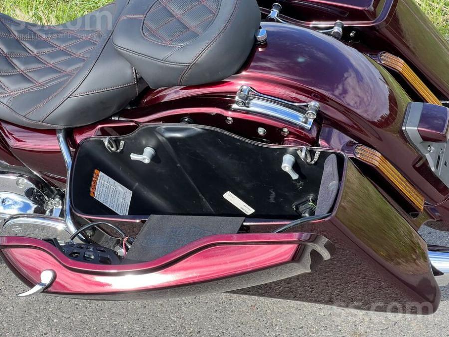 Harley-Davidson Street Glide 2017 in Riga, with an engine capacity of 1.87 L and mileage of 0 thousand km for 15000 €, photo 4 on AUTOMOTO.COM.LV