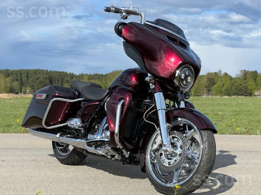 Harley-Davidson Street Glide 2017 in Riga, with an engine capacity of 1.87 L and mileage of 0 thousand km for 15000 €, photo 5 on AUTOMOTO.COM.LV