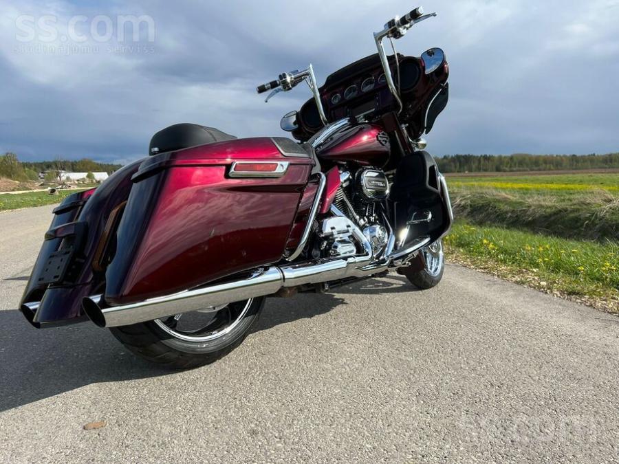 Harley-Davidson Street Glide 2017 in Riga, with an engine capacity of 1.87 L and mileage of 0 thousand km for 15000 €, photo 7 on AUTOMOTO.COM.LV