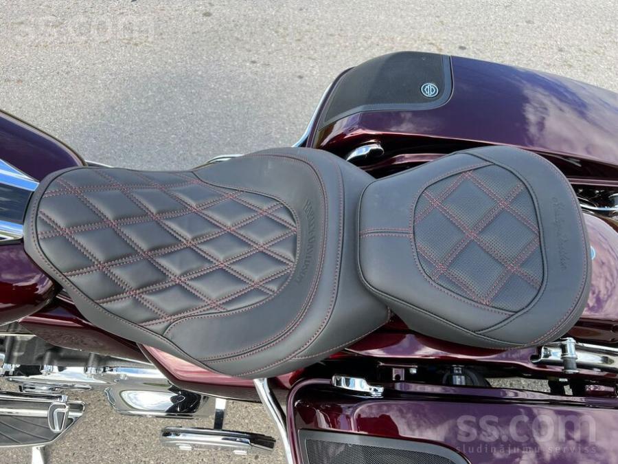 Harley-Davidson Street Glide 2017 in Riga, with an engine capacity of 1.87 L and mileage of 0 thousand km for 15000 €, photo 10 on AUTOMOTO.COM.LV