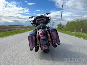 Harley-Davidson Street Glide 2017 in Riga, with an engine capacity of 1.87 L and mileage of 0 thousand km for 15000 €, photo 11 on AUTOMOTO.COM.LV