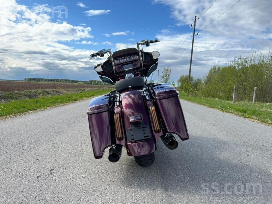 Harley-Davidson Street Glide 2017 in Riga, with an engine capacity of 1.87 L and mileage of 0 thousand km for 15000 €, photo 11 on AUTOMOTO.COM.LV