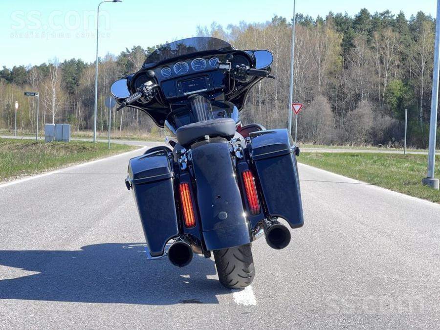 Harley-Davidson Street Glide 2017 in Riga, with an engine capacity of 1.67 L and mileage of 0 thousand km for 15000 €, photo 4 on AUTOMOTO.COM.LV