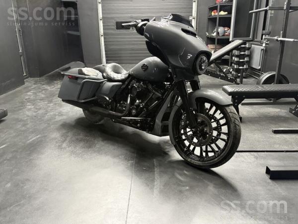 Harley-Davidson Street Glide 2017 in Jurmala, with an engine capacity of 1.75 L and mileage of 0 thousand km for 18500 €, photo 1 on AUTOMOTO.COM.LV