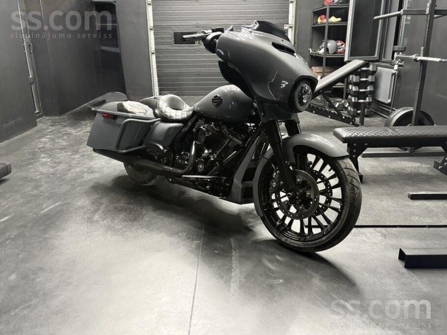 Harley-Davidson Street Glide 2017 in Jurmala, with an engine capacity of 1.75 L and mileage of 0 thousand km for 18500 €, photo 1 on AUTOMOTO.COM.LV