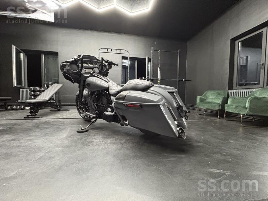 Harley-Davidson Street Glide 2017 in Jurmala, with an engine capacity of 1.75 L and mileage of 0 thousand km for 18500 €, photo 3 on AUTOMOTO.COM.LV