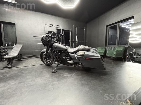 Harley-Davidson Street Glide 2017 in Jurmala, with an engine capacity of 1.75 L and mileage of 0 thousand km for 18500 €, photo 3 on AUTOMOTO.COM.LV