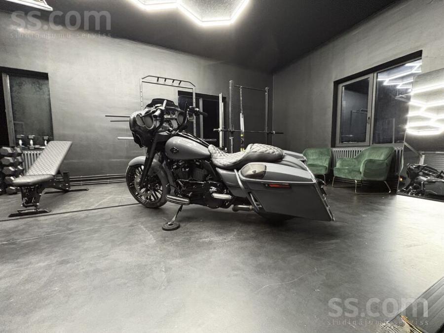 Harley-Davidson Street Glide 2017 in Jurmala, with an engine capacity of 1.75 L and mileage of 0 thousand km for 18500 €, photo 4 on AUTOMOTO.COM.LV