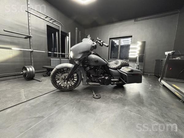 Harley-Davidson Street Glide 2017 in Jurmala, with an engine capacity of 1.75 L and mileage of 0 thousand km for 18500 €, photo 6 on AUTOMOTO.COM.LV