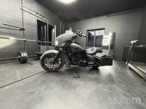 Harley-Davidson Street Glide 2017 in Jurmala, with an engine capacity of 1.75 L and mileage of 0 thousand km for 18500 €, photo 7 on AUTOMOTO.COM.LV