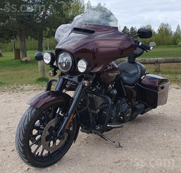 Harley-Davidson Street Glide 2018 in Riga, with an engine capacity of 1.75 L and mileage of 0 thousand km for 18700 €, photo 3 on AUTOMOTO.COM.LV