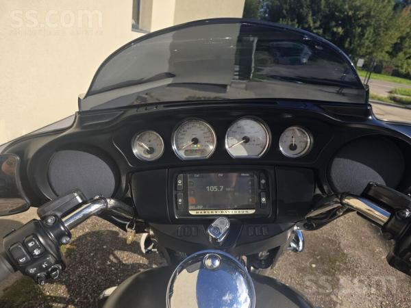 Harley-Davidson Street Glide 2018 Rīga, ar dzinēja tilpumu 1.75 L un nobraukumu 0 tūkst. km par 16550 €, foto 5 vietnē AUTOMOTO.COM.LV