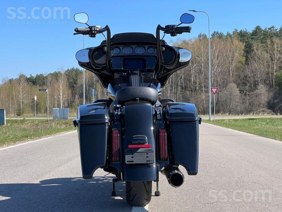 Harley-Davidson Street Glide 2019 in Riga, with an engine capacity of 1.92 L and mileage of 0 thousand km for 20000 €, photo 3 on AUTOMOTO.COM.LV