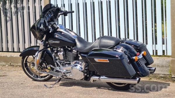 Harley-Davidson Street Glide 2023 in Jurmala, with an engine capacity of 1.75 L and mileage of 0 thousand km for 19200 €, photo 3 on AUTOMOTO.COM.LV