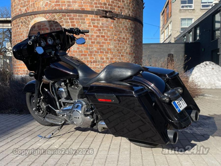 Red Harley-Davidson Street Glide 2012 in Tallinn, with an engine capacity of 0.00 L and mileage of 29 thousand km for 10000 €, photo 5 on AUTOMOTO.COM.LV