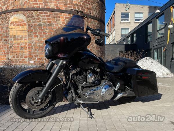 Красный Харли-Девидсон Street Glide 2012 в Таллин, объемом двигателя 0.00 л и пробегом 29 тыс. км за 10000 €, фото 3 на AUTOMOTO.COM.LV