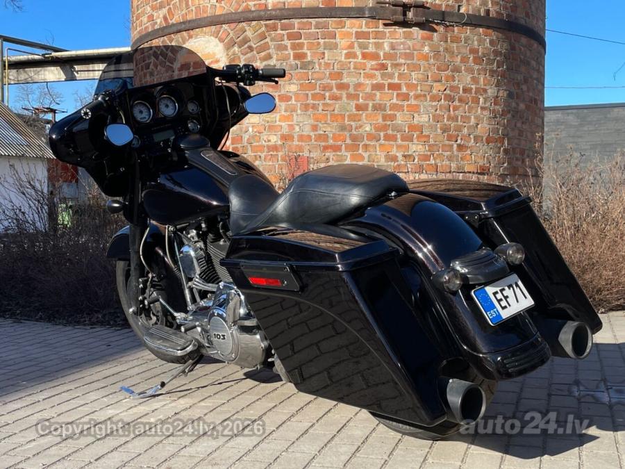 Red Harley-Davidson Street Glide 2012 in Tallinn, with an engine capacity of 0.00 L and mileage of 29 thousand km for 10000 €, photo 4 on AUTOMOTO.COM.LV