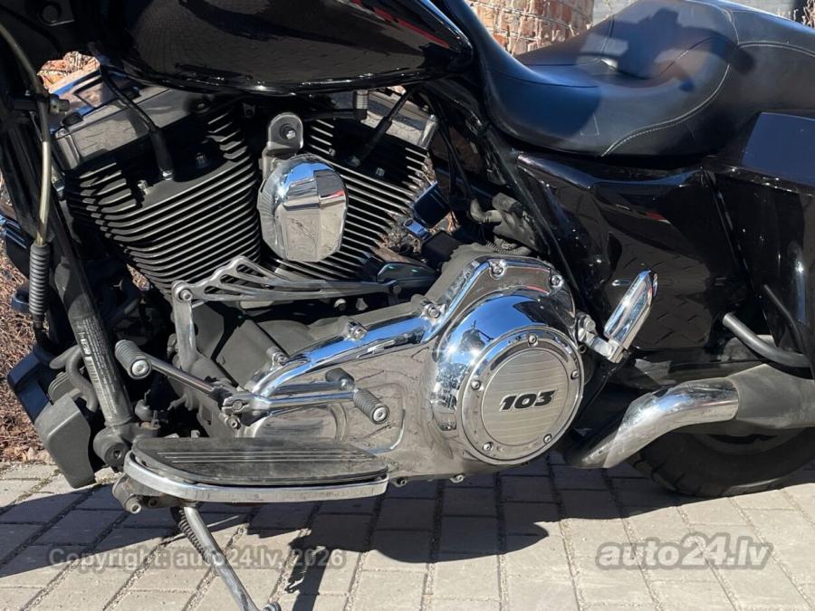 Red Harley-Davidson Street Glide 2012 in Tallinn, with an engine capacity of 0.00 L and mileage of 29 thousand km for 10000 €, photo 7 on AUTOMOTO.COM.LV