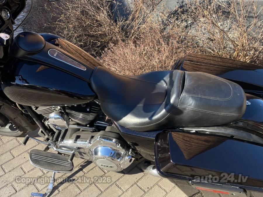Red Harley-Davidson Street Glide 2012 in Tallinn, with an engine capacity of 0.00 L and mileage of 29 thousand km for 10000 €, photo 8 on AUTOMOTO.COM.LV