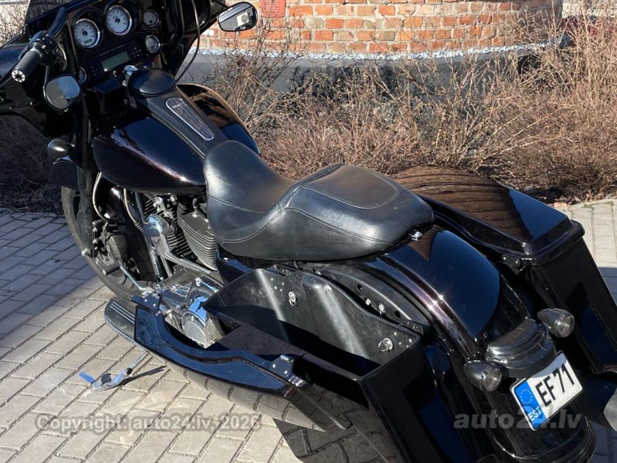 Red Harley-Davidson Street Glide 2012 in Tallinn, with an engine capacity of 0.00 L and mileage of 29 thousand km for 10000 €, photo 10 on AUTOMOTO.COM.LV