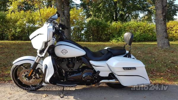 Balts Harley-Davidson Street Glide 2016 Tallina, ar dzinēja tilpumu 1.92 L un nobraukumu 18 tūkst. km par 19000 €, foto 1 vietnē AUTOMOTO.COM.LV