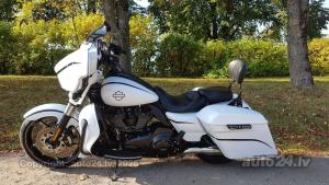 Balts Harley-Davidson Street Glide 2016 Tallina, ar dzinēja tilpumu 1.92 L un nobraukumu 18 tūkst. km par 19000 €, foto  vietnē AUTOMOTO.COM.LV