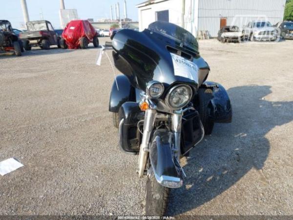 Black Harley-Davidson Tri Glide Ultra 0 in Klaipeda, with an engine capacity of 0.00 L and mileage of 0 thousand km for 4500 €, photo 4 on AUTOMOTO.COM.LV