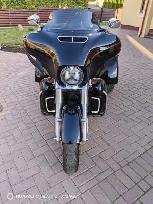 Melns Harley-Davidson Tri Glide Ultra 2016 Viļņa, ar dzinēja tilpumu 1.69 L un nobraukumu 19 tūkst. km par 22000 €, foto  vietnē AUTOMOTO.COM.LV