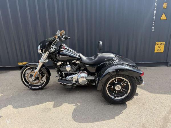 Черный Харли-Девидсон Tri Glide Ultra 2016 в Каунас, объемом двигателя 1.69 л и пробегом 13 тыс. км за 14999 €, фото 2 на AUTOMOTO.COM.LV